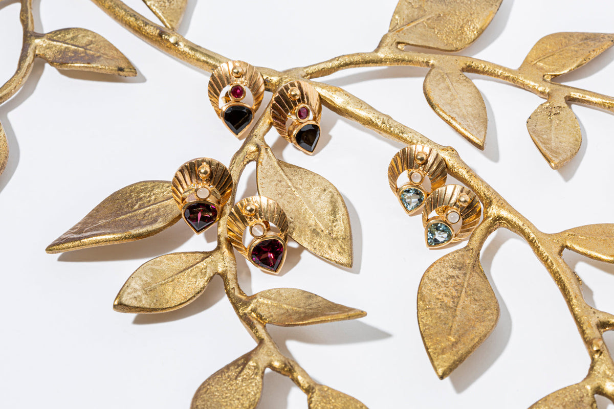 【VM】PEACOCK MOON PIERCED EARRINGS #12-2 – Pahi AMULET